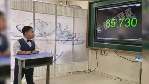 5岁男孩挑战5位数20笔闪算,结果完全正确,"小孩从小学珠心算"