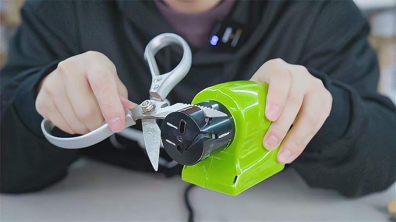 拆箱评测电动磨刀器,磨刀就算了,废刀还不错