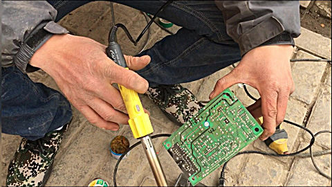 电动车充电器这样维修才是正确的顺序,一般维修师傅是不会告诉你的!