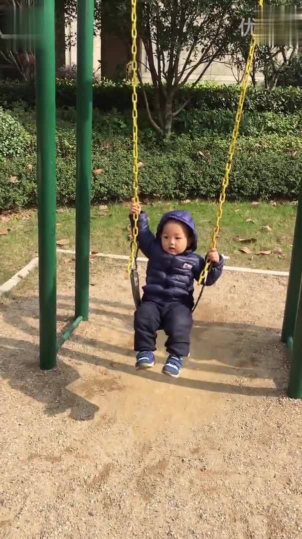 秋千 儿童游乐场 滑滑梯 荡秋千 小区儿童沙坑(宝宝1岁192天啦)
