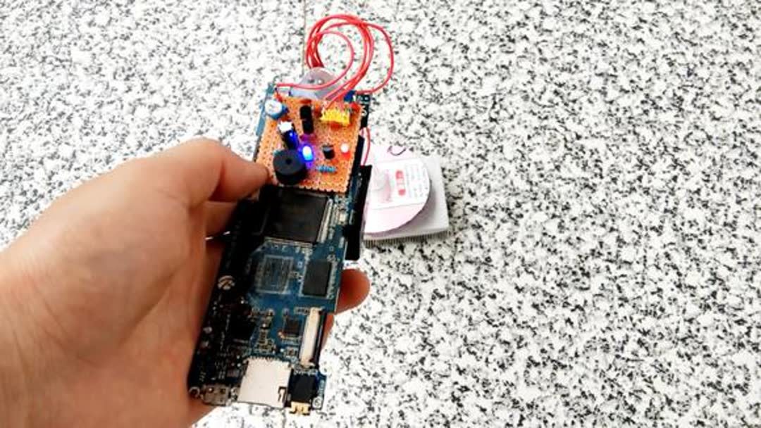 制作一个金属探测器,几个元件就可以做,效果很棒