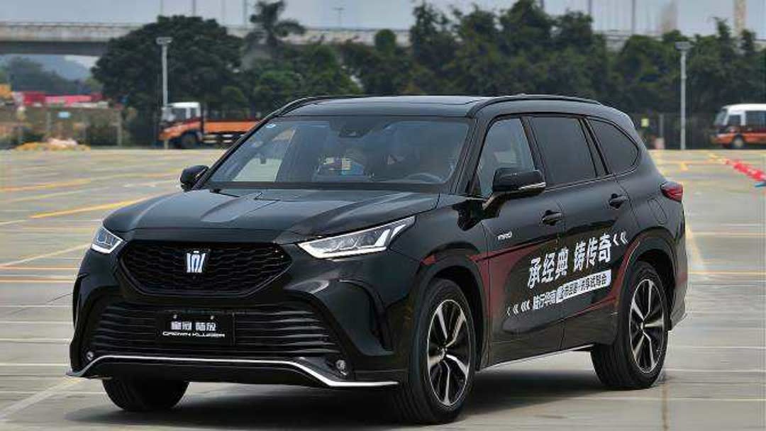 初来乍到的“老江湖”?场地试驾皇冠陆放