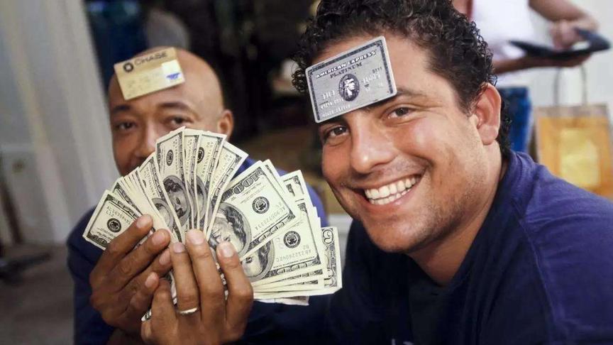 如果银行有1亿元存款,你愿意靠利息生活么?每天1万打算怎么花?