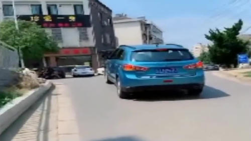 女司机新手上路真可怕,一说是手动挡我就不淡定了