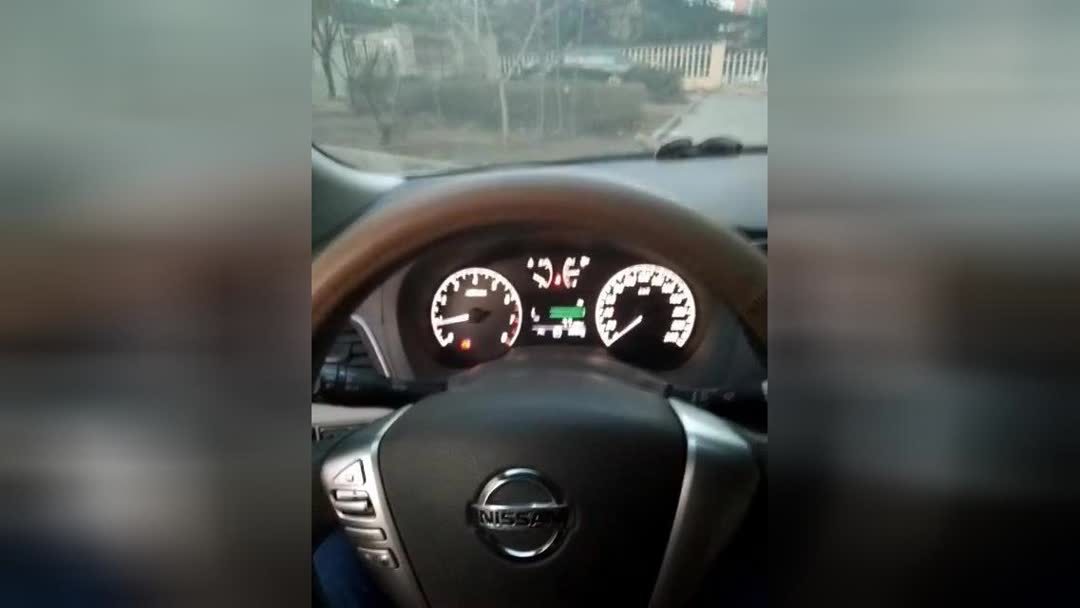 现实当中倒车入库,老司机教你停好车,适合新手的技巧!