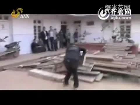 城管打死少年称打错人追踪 政府雇佣保安流氓执法
