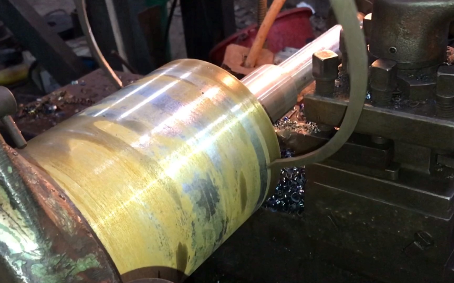 老师傅指点韦哥如何正确使用卡钳