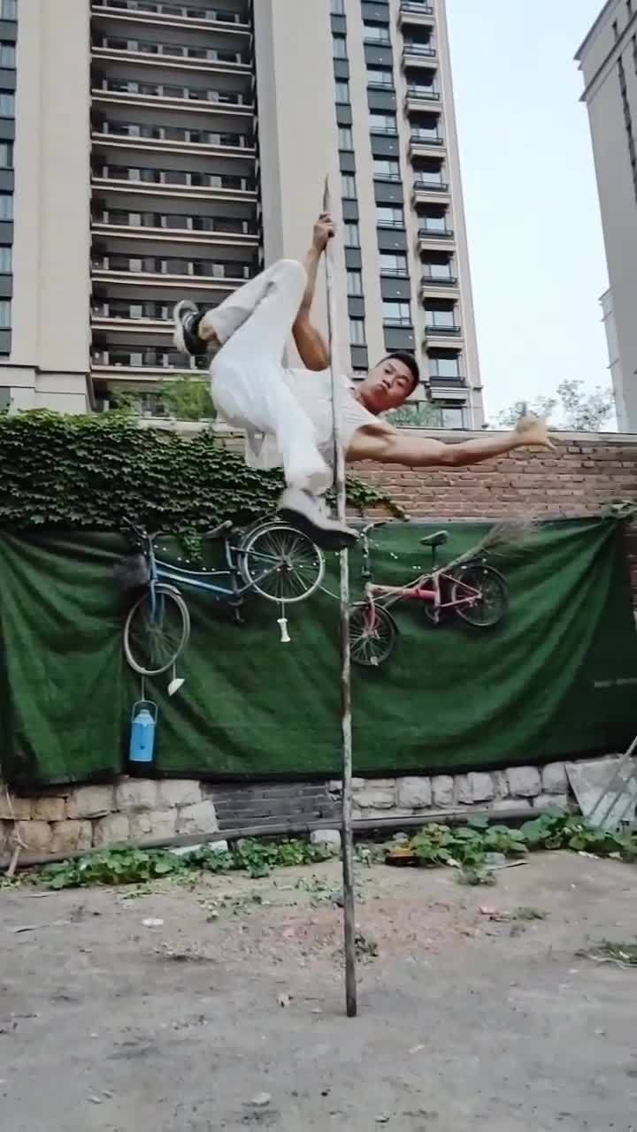 全世界最牛钢管舞危险动作请勿模仿感谢支持开心快乐每一天
