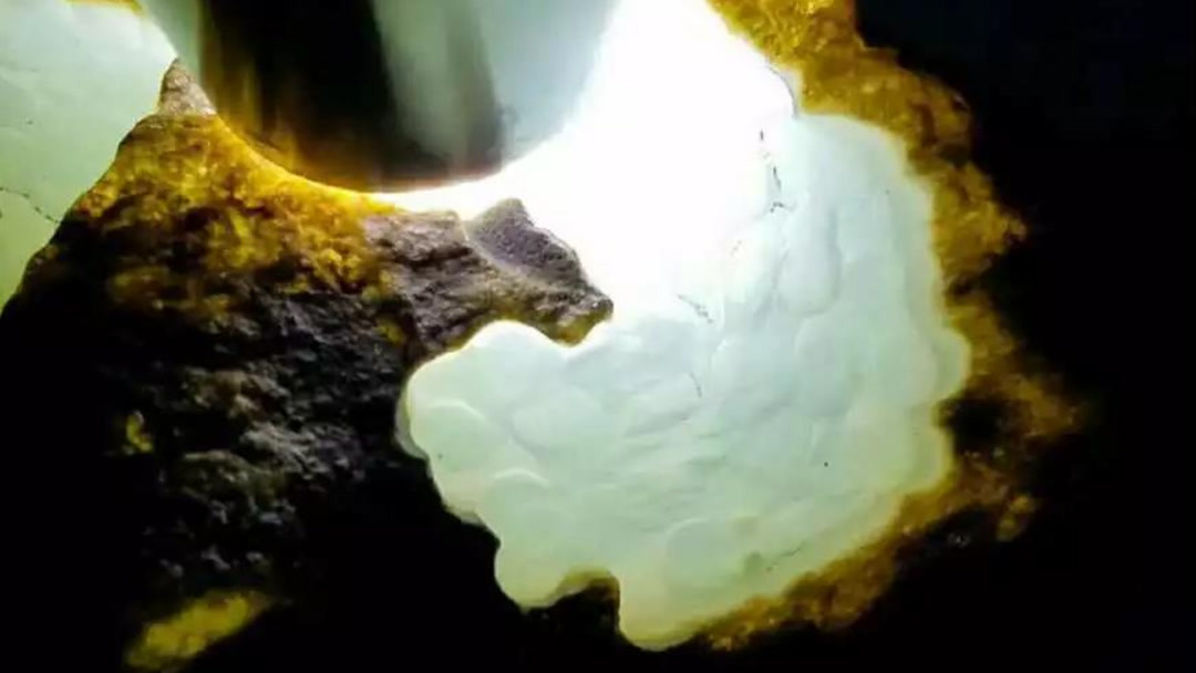 不是所有开窗都是流氓窗!实战平窗的翡翠原石,看看变化大不大