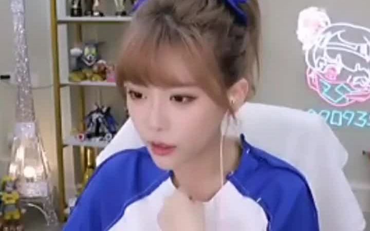 周淑怡玩人生重开模拟器 想活到100岁