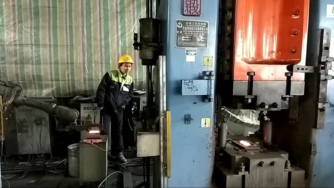 力泰科技锻造工业机器人全自动化生产线