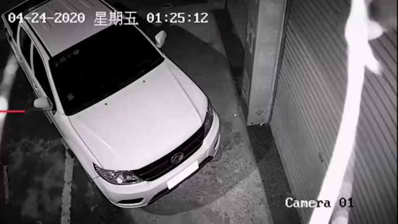 ...一车主的皮卡车莫名其妙发生碰擦,调监控才发现:当天凌晨,一只猫被...