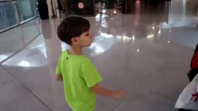 .b>互动萌娃和海绵宝宝有个约会英语