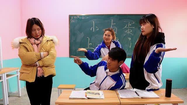 老师让同学们用词语造句,没想同学们造的句气坏了老师