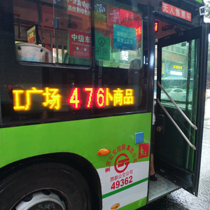 在九滨路上飙车的476 