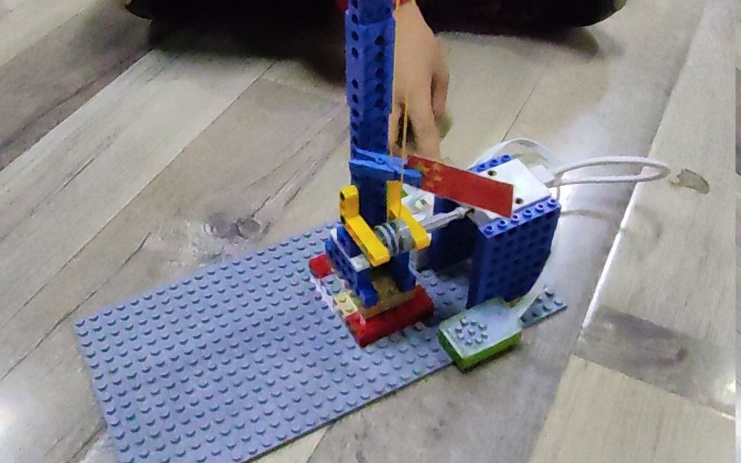 2020奇幻机器人比赛Scratch 3.0作品-升国旗