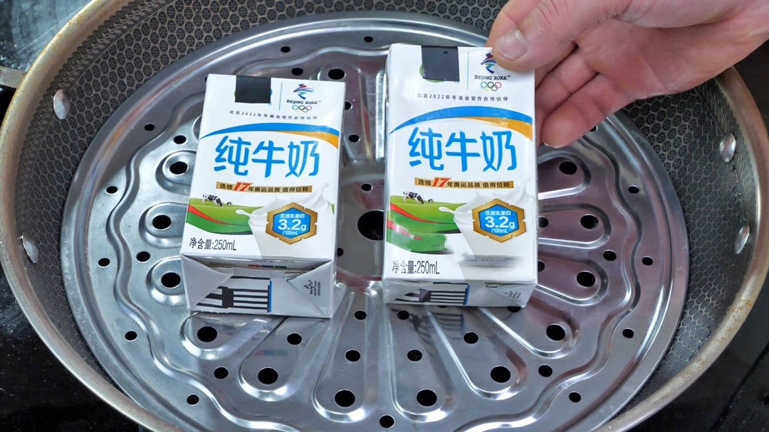 纯牛奶放锅里蒸一蒸,出锅瞬间变经典美食,我家一周吃8次都嫌少