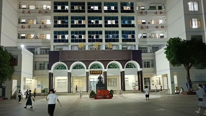 开学第三周,学校开家长会了。