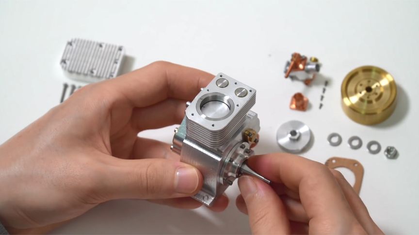 太酷了,加工组装单缸发动机模型,燃料竟是汽油