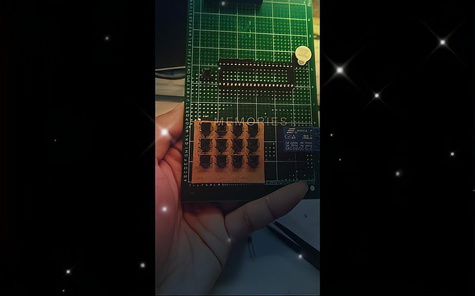 基于单片机C51 、C52,设置与制作电子密码锁,可改密码。