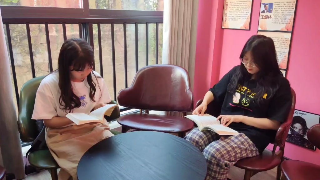 《“阅读让生活更完满”全民公益阅读推广计划》是重庆移通学院创意...