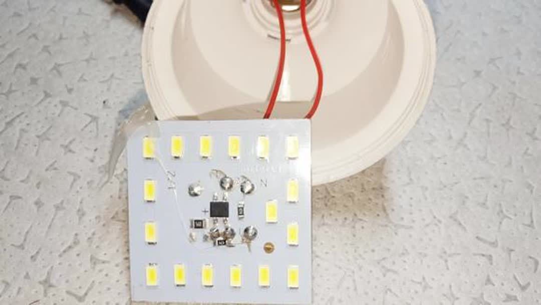LED灯不亮了,很少有电工告诉你,其实只花0.1元,就能完美修复