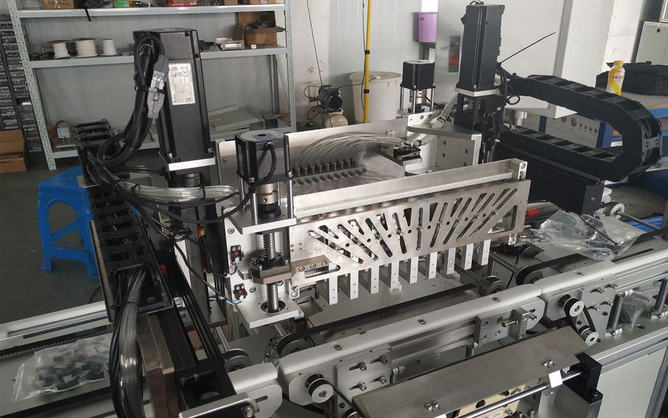 如何设计出等变间距取料机构?注意丝杆安装、吸盘及传感器的应用