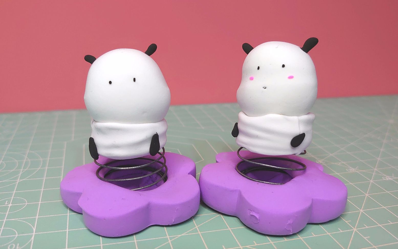 把表情包变成汽车摆件,手工做一对可爱的野萌君摇头娃娃