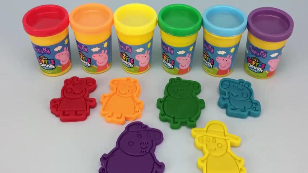 彩泥制作可爱的小猪一家