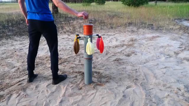 当一桶曼妥思遇上可乐,接触的瞬间带动滑轮,场面太刺激了!