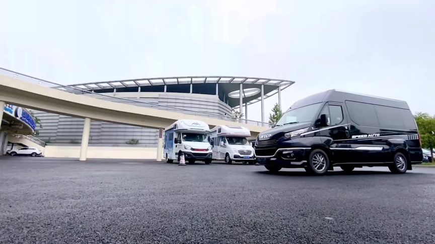 意大利进口9座依维柯商务车,可定制