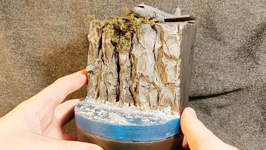 二战飞机坠毁模型,用锡纸做出惟妙惟肖的悬崖,人才!