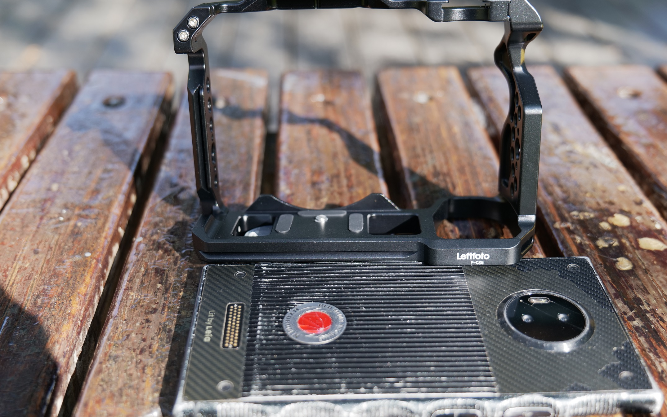 这是咋啦?RED手机按钮在狂跳!