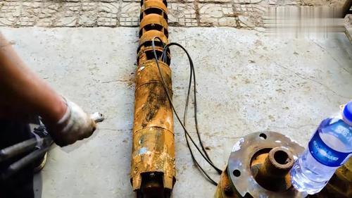 维修潜水泵电机,不换点配件,怎么好意思收钱呢 潜水泵