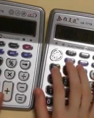 牛人视频!用两个计算器就能弹出钢琴的效果,佩服的五体投地!