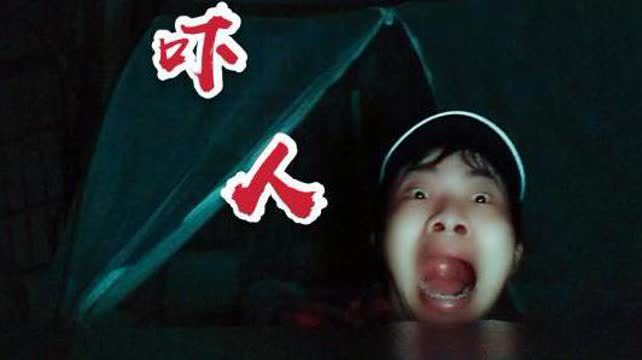 小伙模仿恐怖电影里的各种恐怖的桥段!