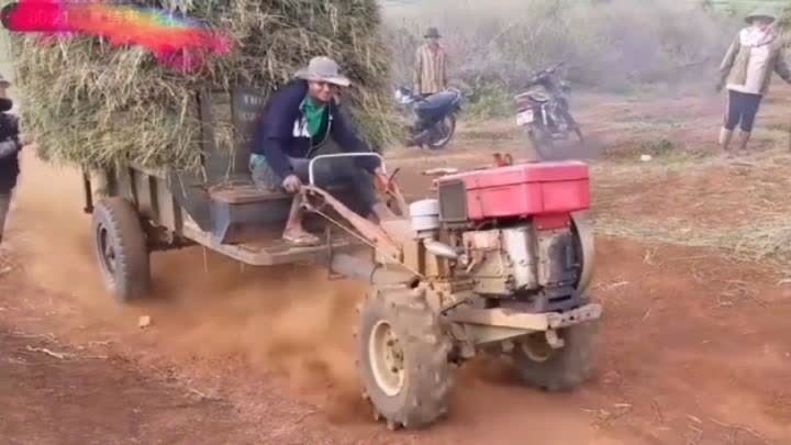 这在我们国家早已被淘汰了,在印度却是富豪才用的起的运输工具