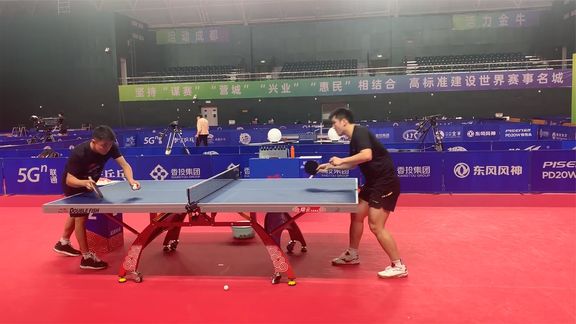 临阵磨枪:王皓比赛间隙突击训练樊振东