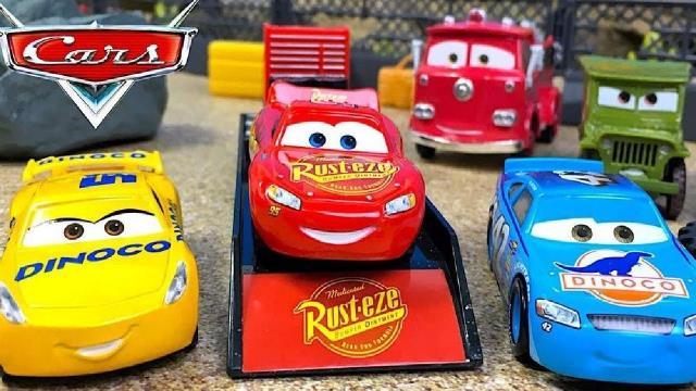 汽车总动员闪电麦昆约上朋友来到训练场,是要干吗呢