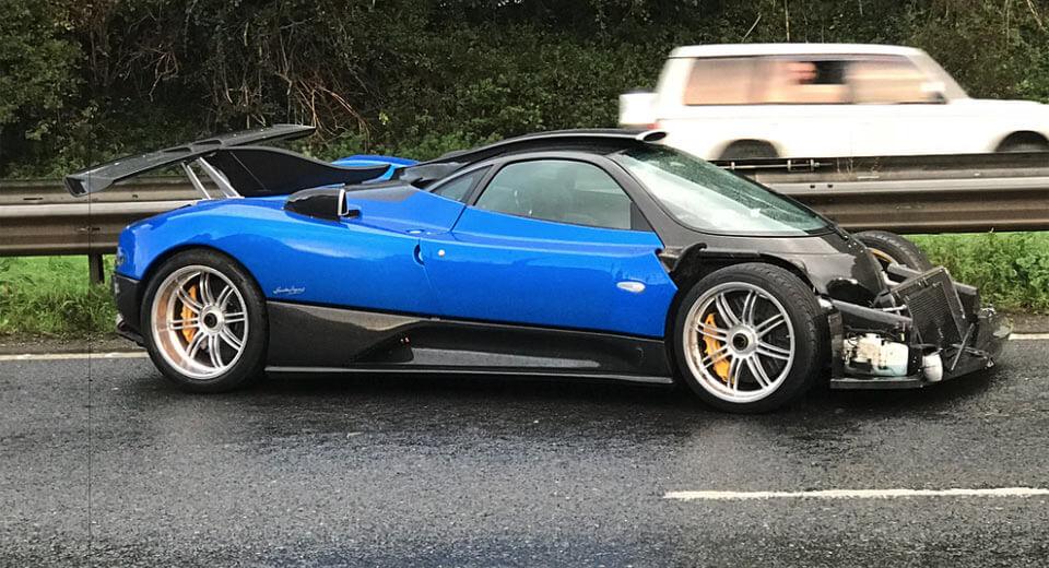 帕加尼 Zonda PS 760 定制版。 一台艺术品级别的车,前脸都撞没了。