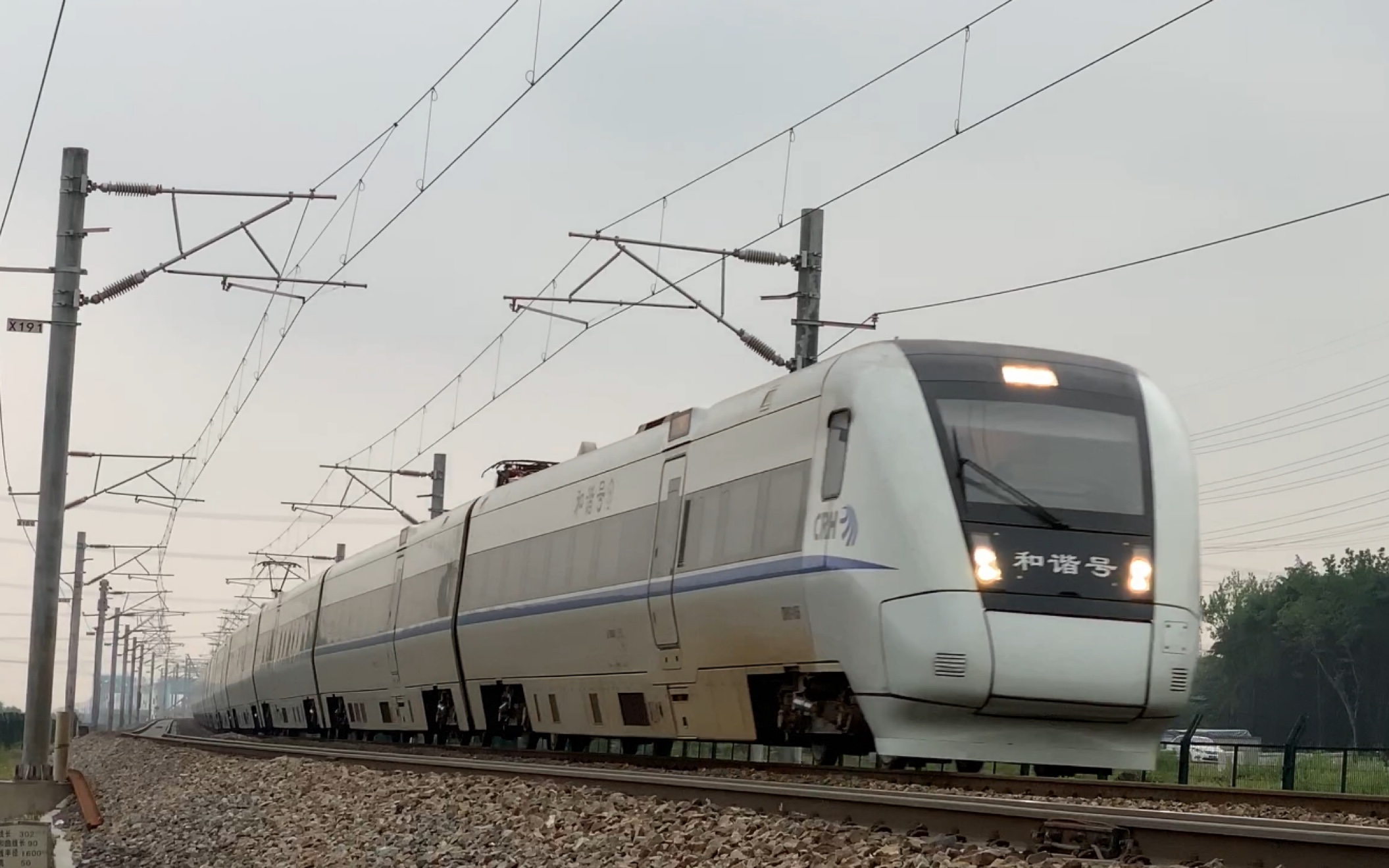 CRH1系列动车组京沪既有线有缝钢轨区段通过