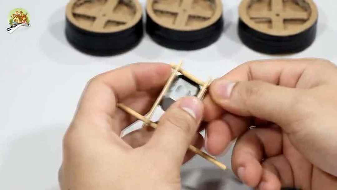 儿童玩具:儿童手工制作,制作电动三轮车玩具真好玩。