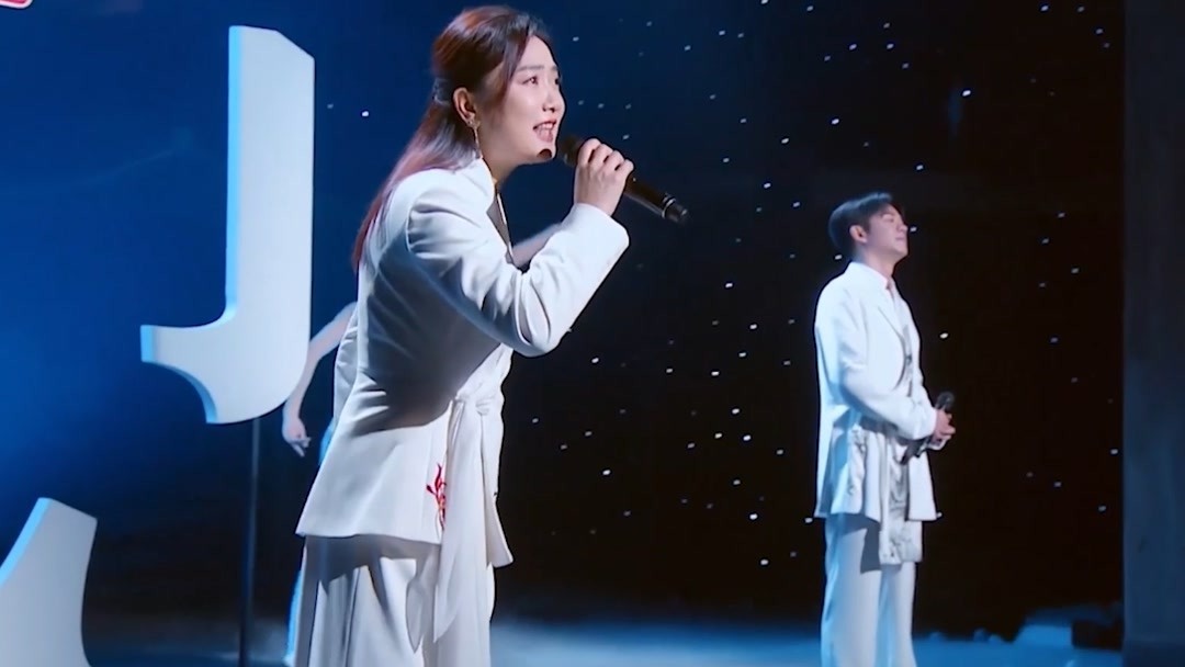 凤凰传奇想火想疯了?神曲唱了一首又一首,网友:这还是凤凰传奇