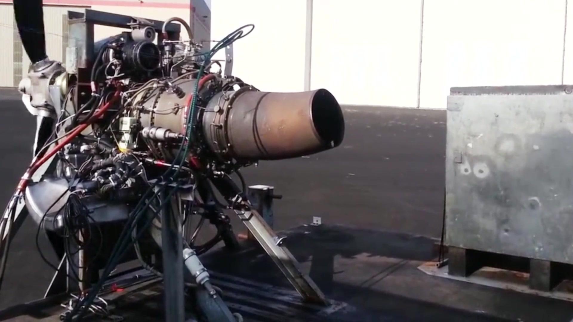 启动涡桨发动机,功率超过1000轴马力,加大油门感受下,彻底服了