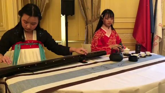 ...部和中资酒庄协会的活动,这种场合怎么能少得了我们大中国的文化呢~