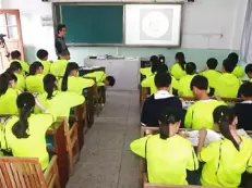 朋口中学2015年八年级(5)班美术课课堂实录《了解纹样》上课老师:曹...