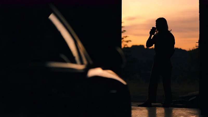 因为等不及特斯拉发布皮卡,所以她自己把Model3改…改成了皮卡