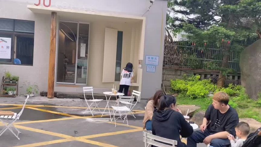 #咖啡 你好帮我打包20杯山茶花拿铁,打包完后的我们