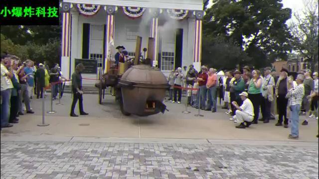 都闪开,1770年的蒸汽汽车上路了,虽是仿造的还原程度已经很高了