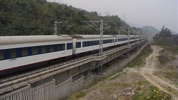 2015年3月 成都——北京西Z50次列车运行在沪蓉线上